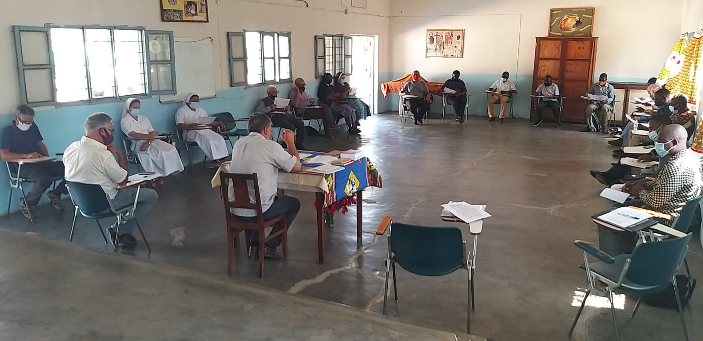 Diocese de Tete - Moçambique - Chitima: Reunião do Bispo de Tete com os ...